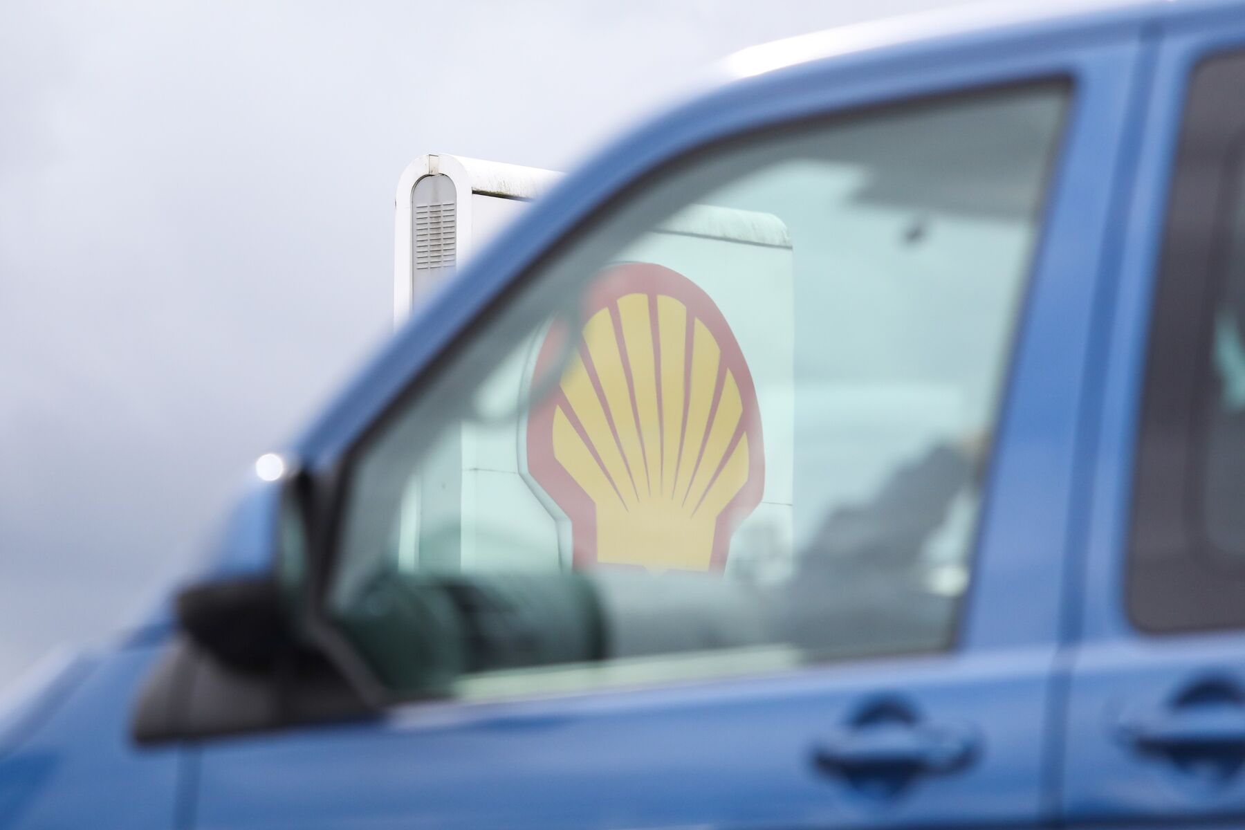 Shell to Make First Profit From Oil Output Since Pandemic - Bloomberg