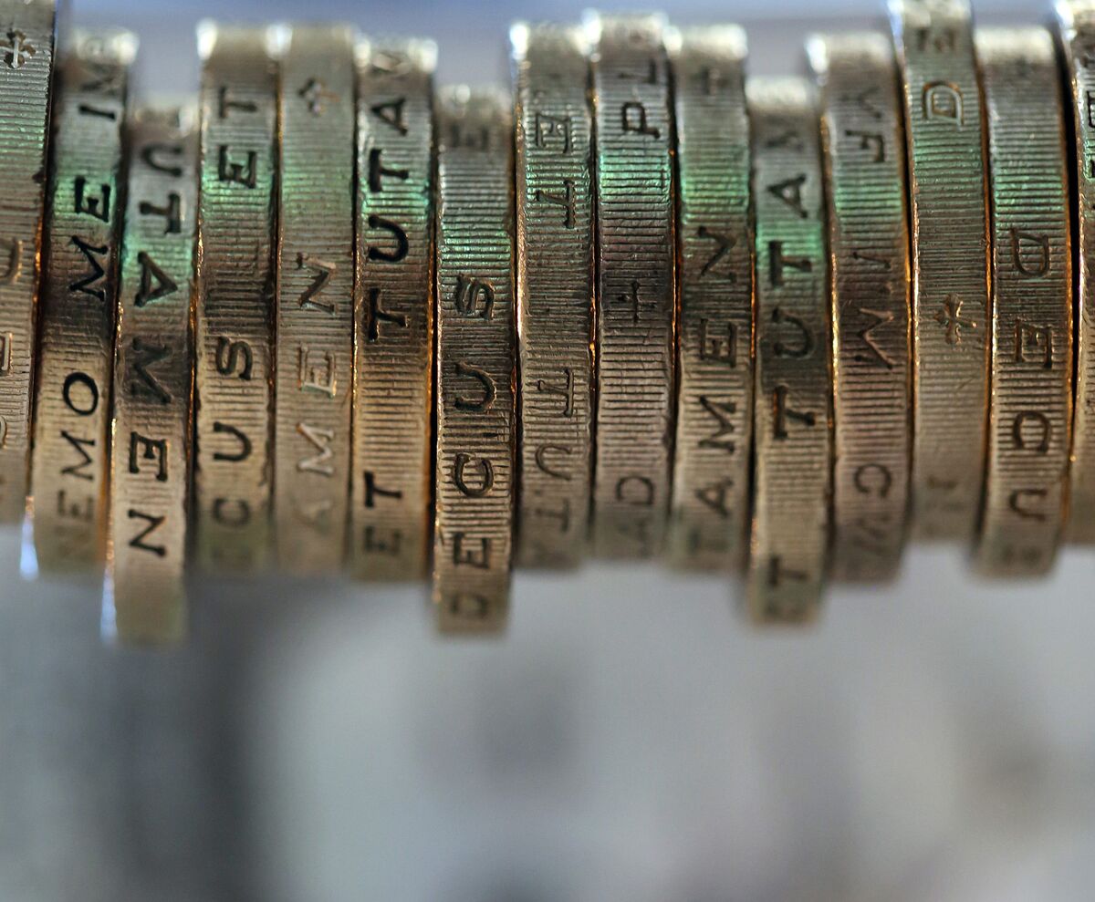 Sterling Options Signal More Turmoil as May Speech, Ruling Loom - Bloomberg