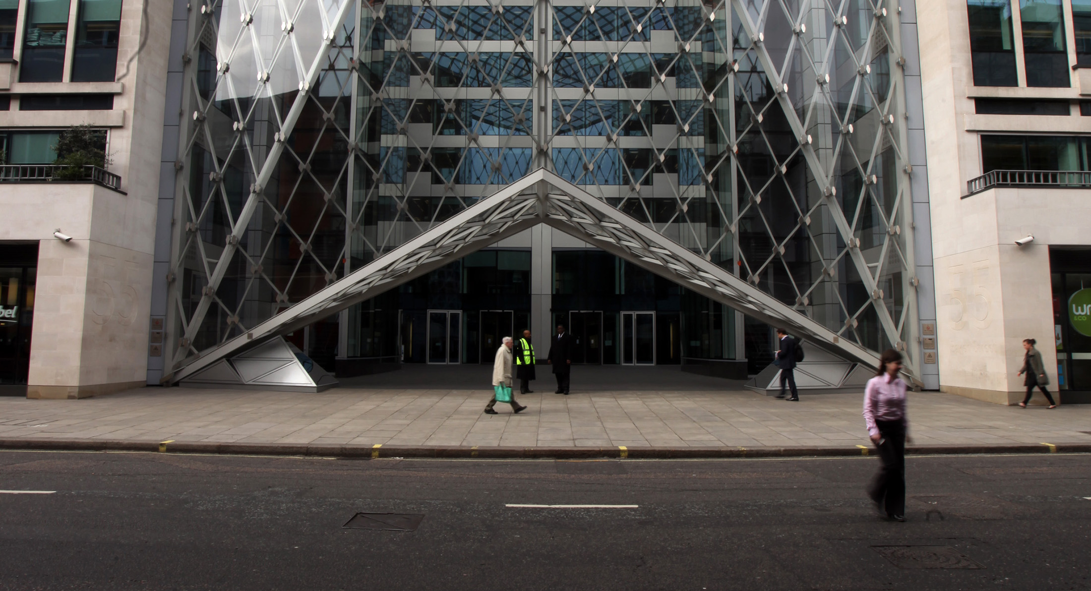 Brevan Howard Said to Get $1.4 Billion Redemption Requests - Bloomberg