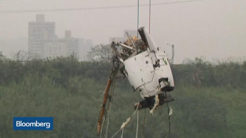 Watch Pilot Distress Call Minutes After Take Off - Bloomberg