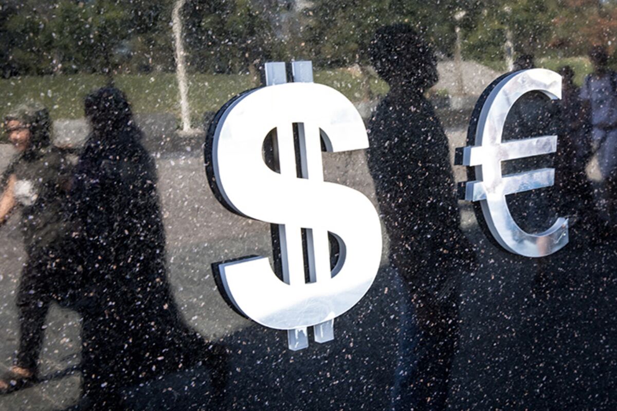 Euro (EUR/USD) Declines to the Lowest Level Versus Dollar Since May ...