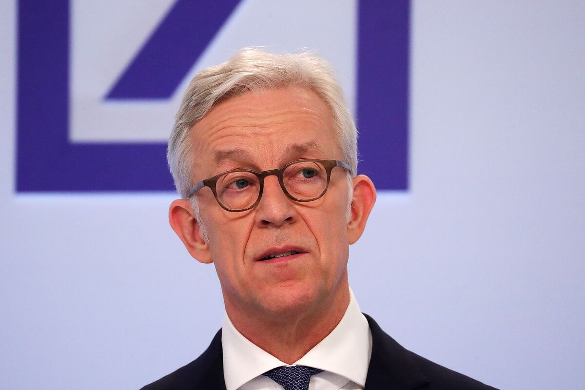 Deutsche Bank Contacted by Regulator Over Von Rohr’s Role at DWS ...