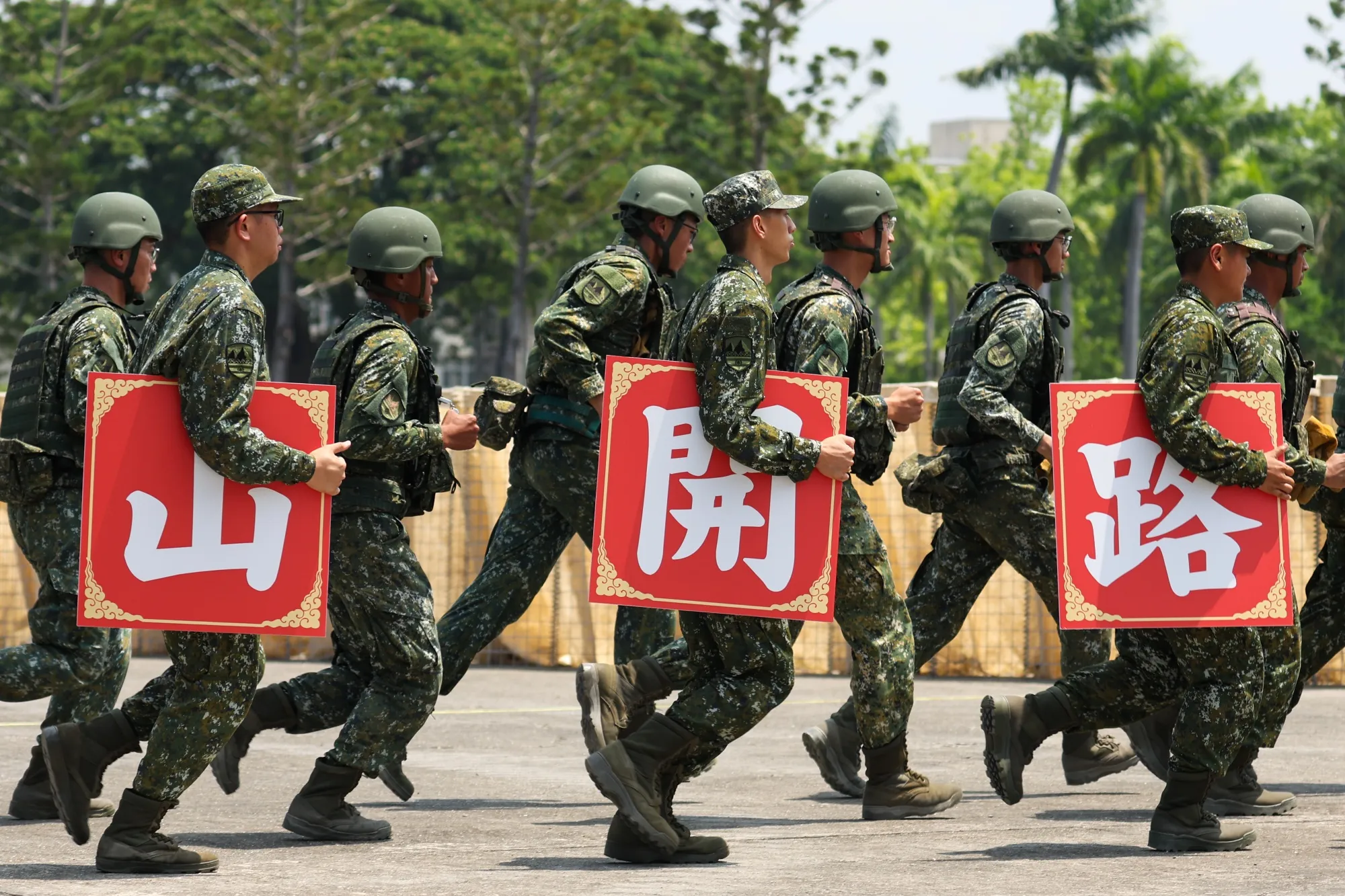 Taiwan Warns of Rise in Chinese Military Activity Around Region - Bloomberg