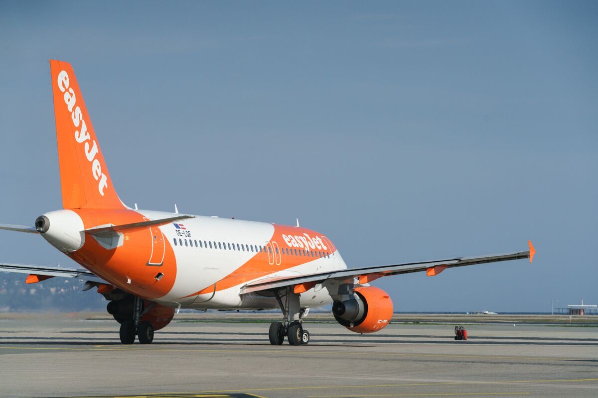 EasyJet Seeks New Chairman as Barton Prepares to Step Down: Sky - Bloomberg