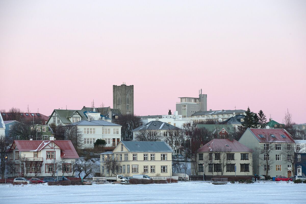 Iceland Inflation Quickens, Adding Pressure for Further Hike - Bloomberg
