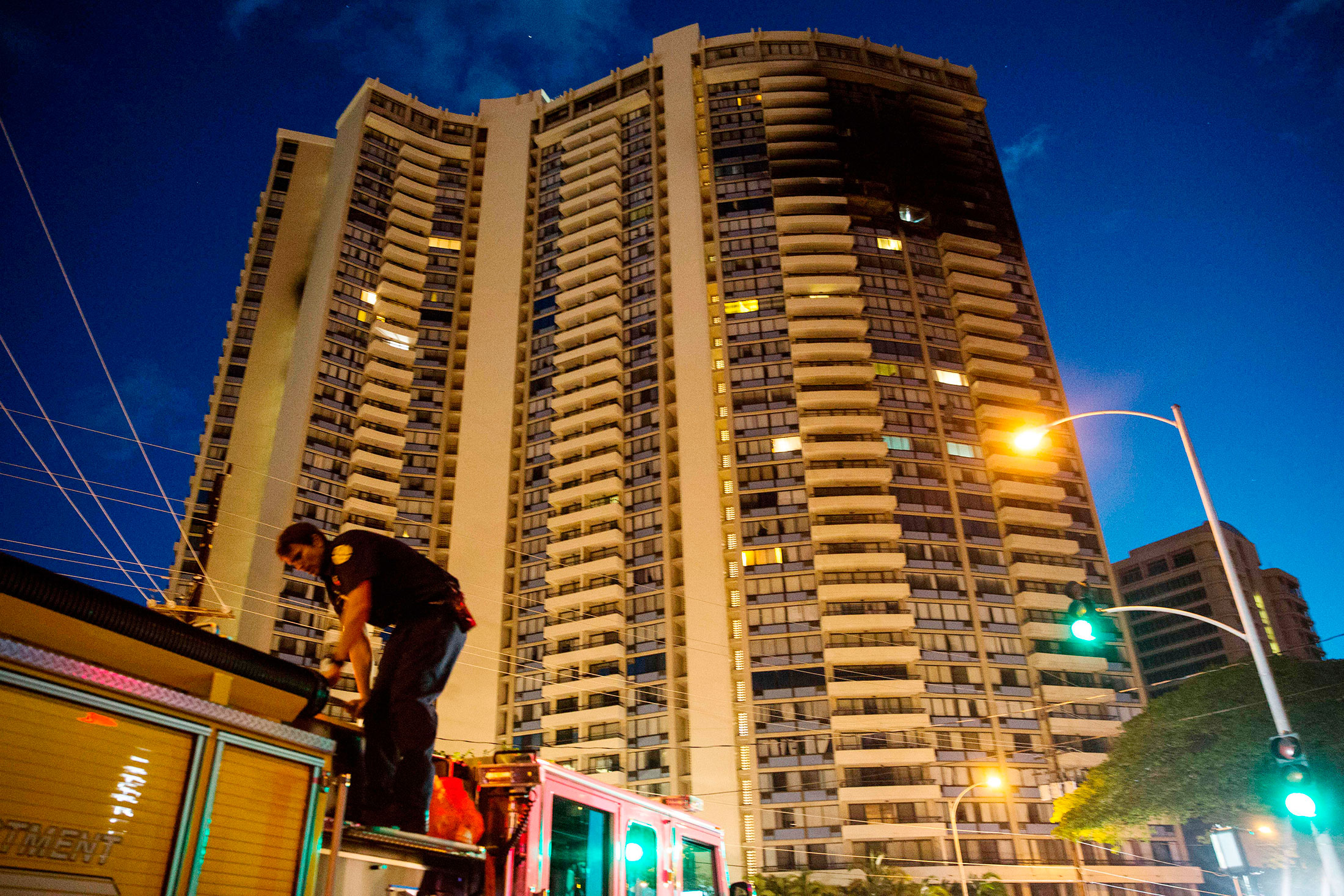 Honolulu High-Rise Fire Leaves Three Dead - Bloomberg