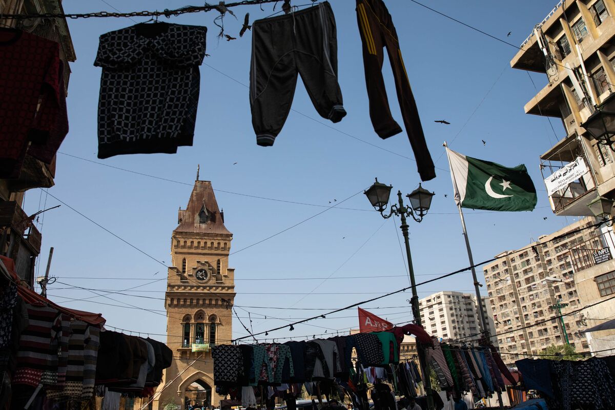 Pakistan Debt Moratorium Inevitable Without IMF Funds, BofA Says ...