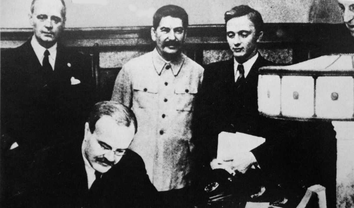 Vladimir Putin Needs to Bury Stalin's Molotov-Ribbentrop Pact - Bloomberg Vladimir Putin Needs to Bury Stalin's Molotov-Ribbentrop Pact - Bloomberg