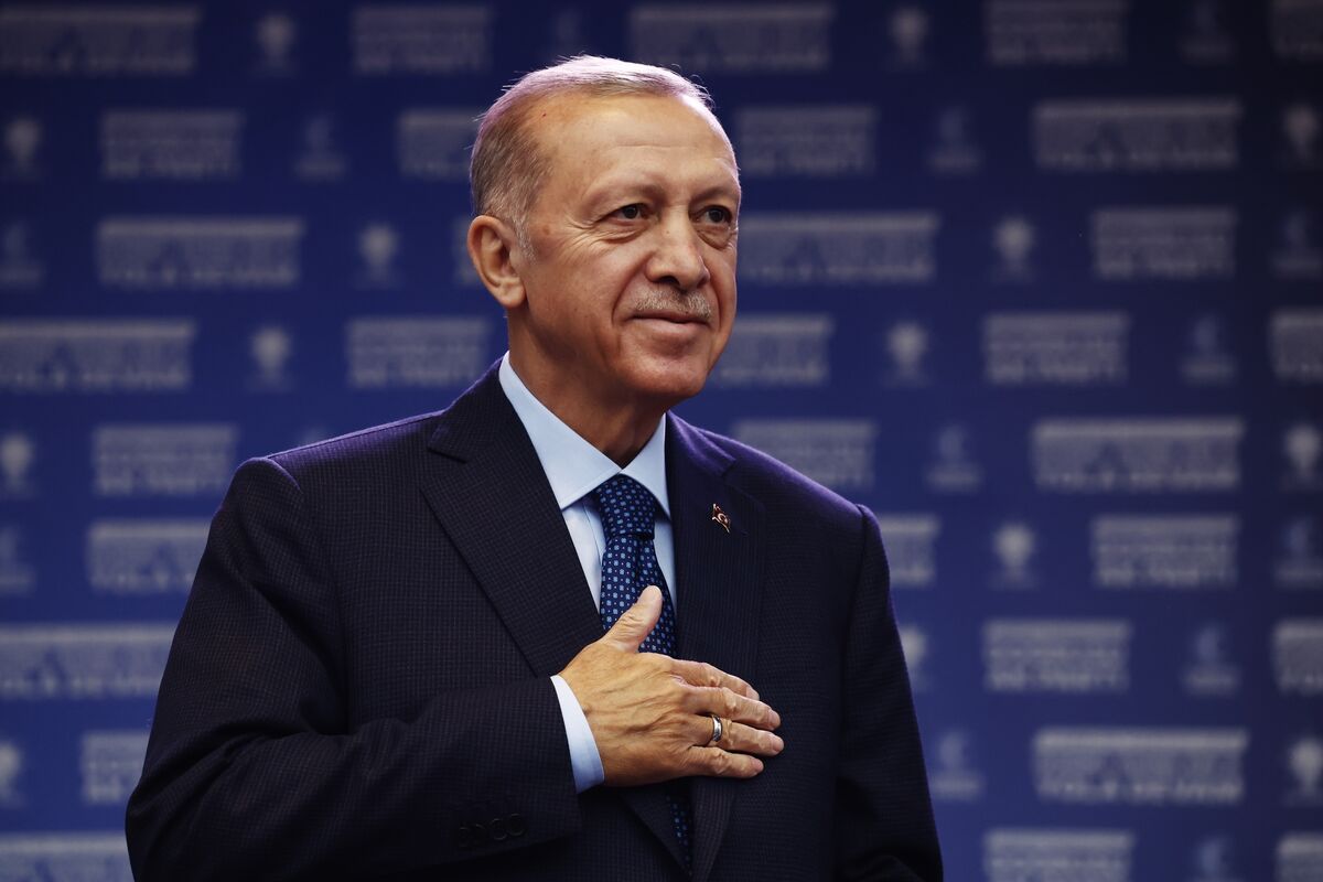 Erdogan to Visit Egypt to Reboot Ties - Bloomberg