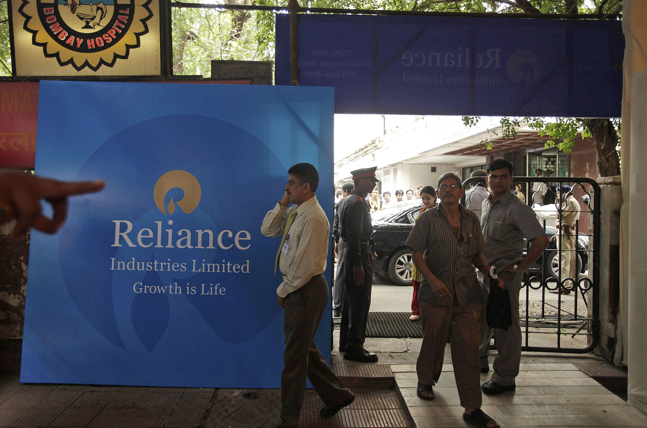Reliance Industries Barred From Trading Futures for a Year - Bloomberg