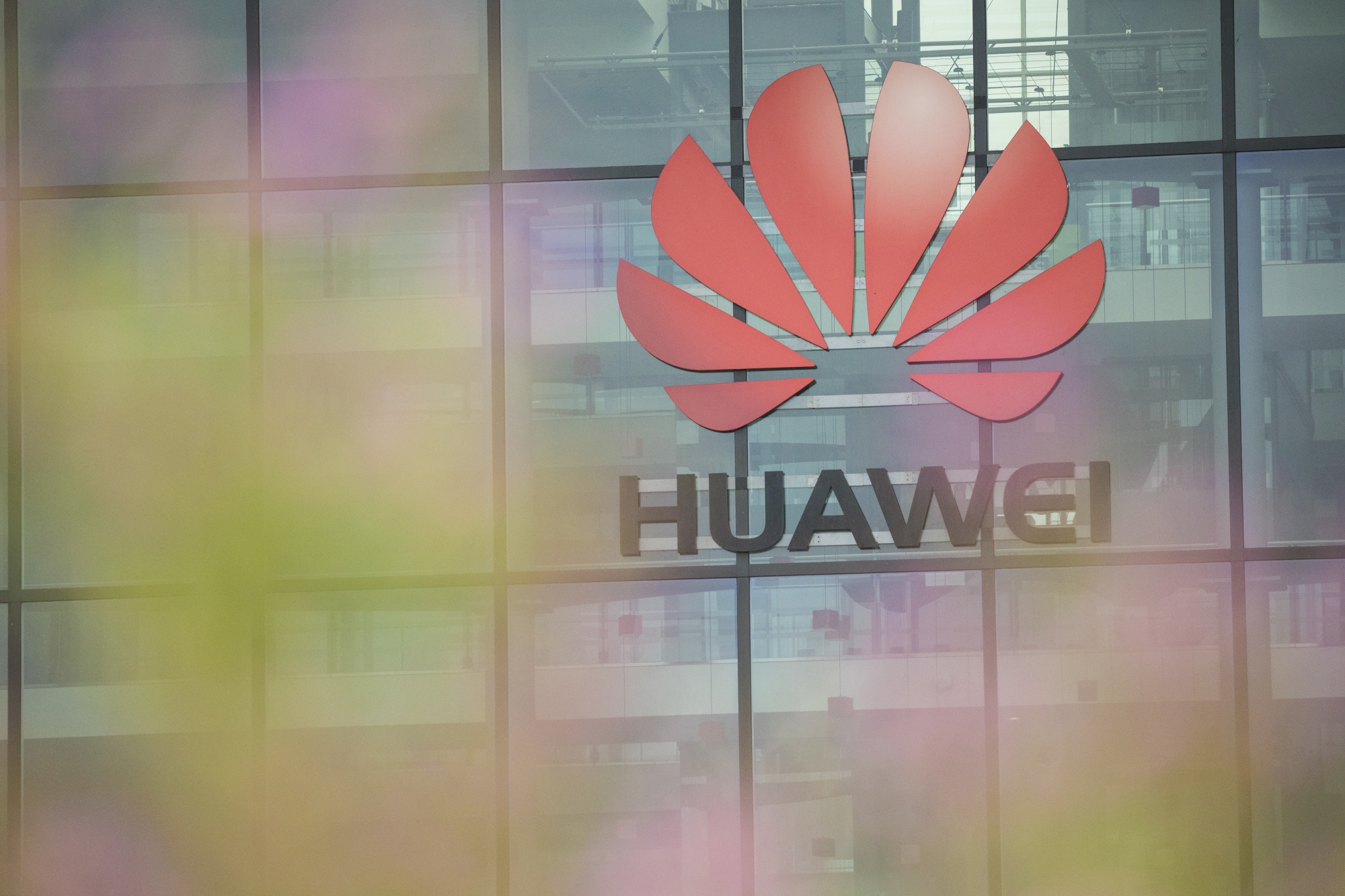 Huawei Fights to Share Sensitive Evidence in U.S. Sanction Case - Bloomberg