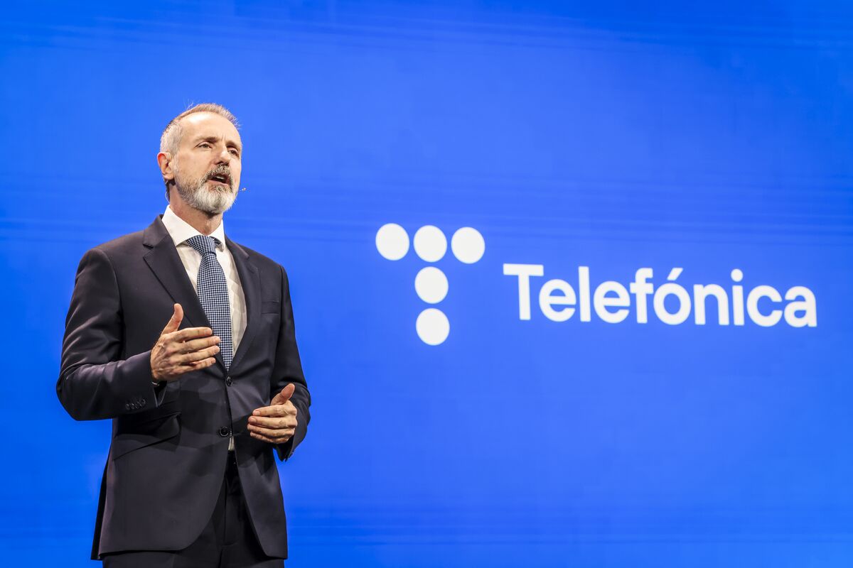 Spain's Telefonica to Weigh Revamp of Its Technology Unit - Bloomberg