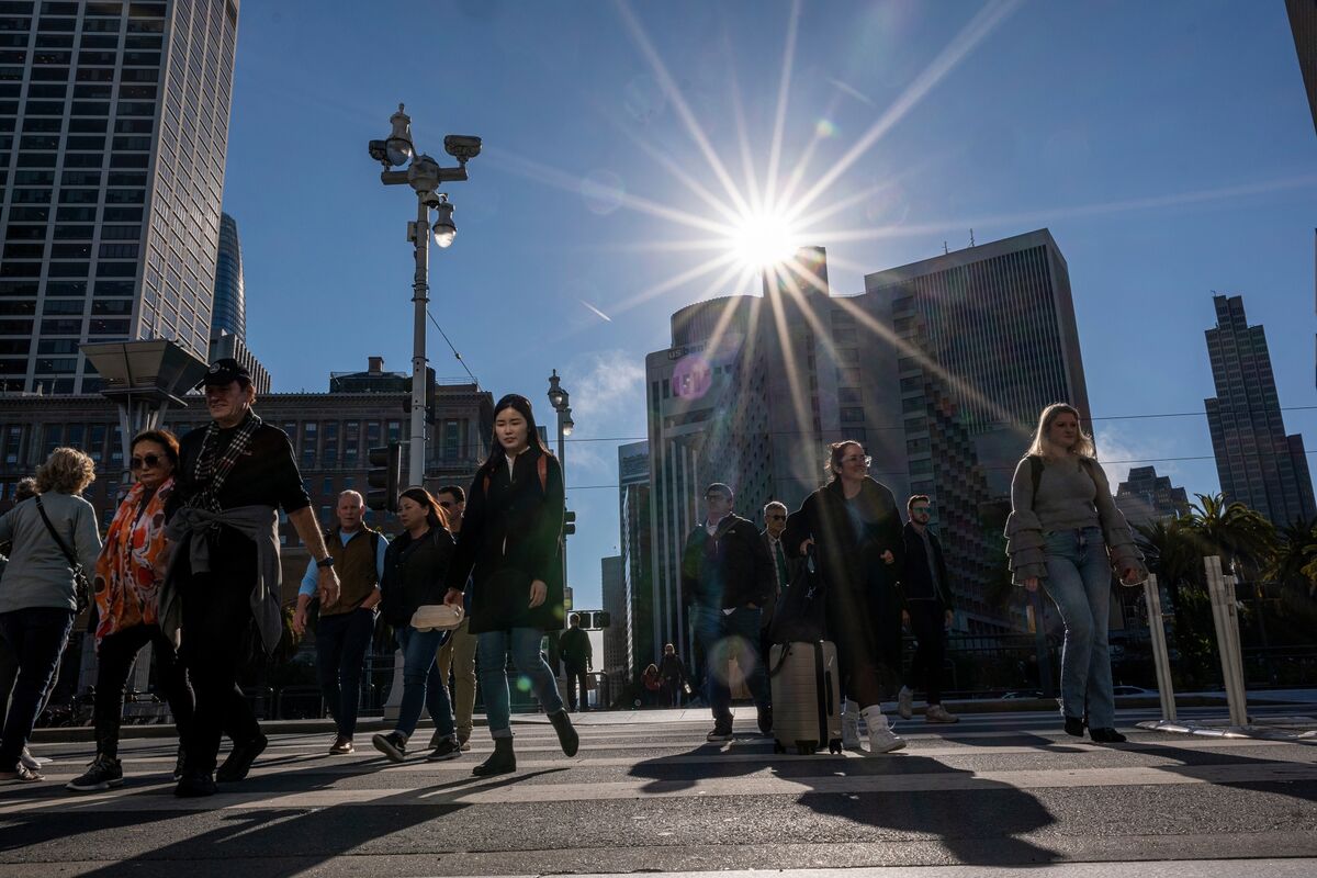 California Faces $25 Billion Deficit in Abrupt End to Surpluses - Bloomberg