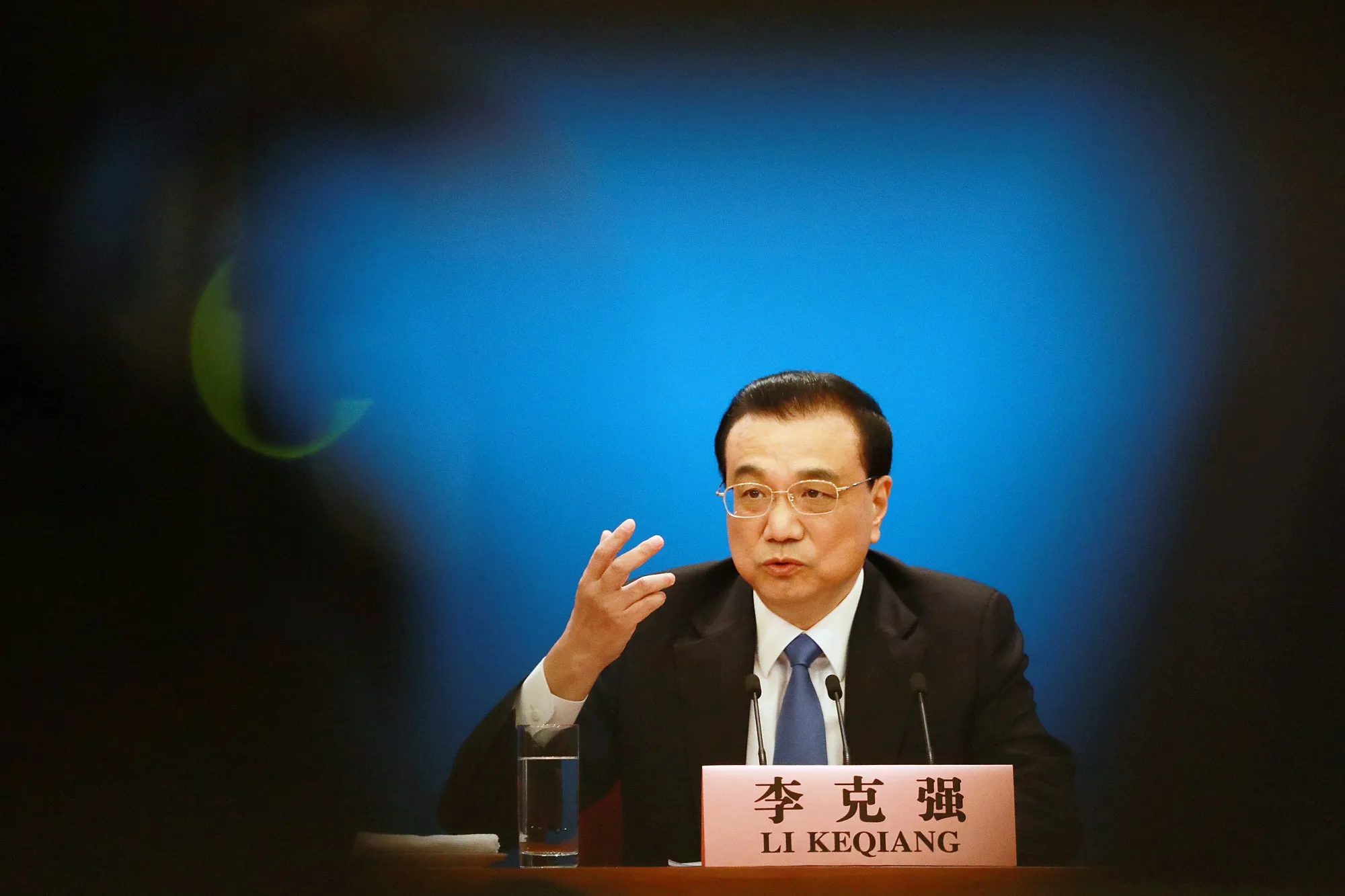 Chinese Premier Li Keqiang Urges Bigger Tax Cuts to Ensure Economic ...