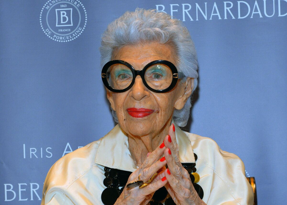 Urgent Iris Apfel Fashion Icon Known For Her Eye Catching Style Dies