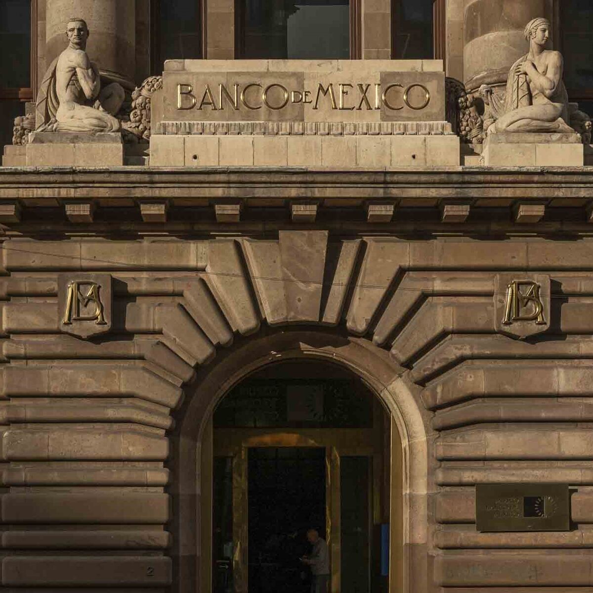 Inflación mexicana se acelera por tercer mes y presiona a Banxico ...
