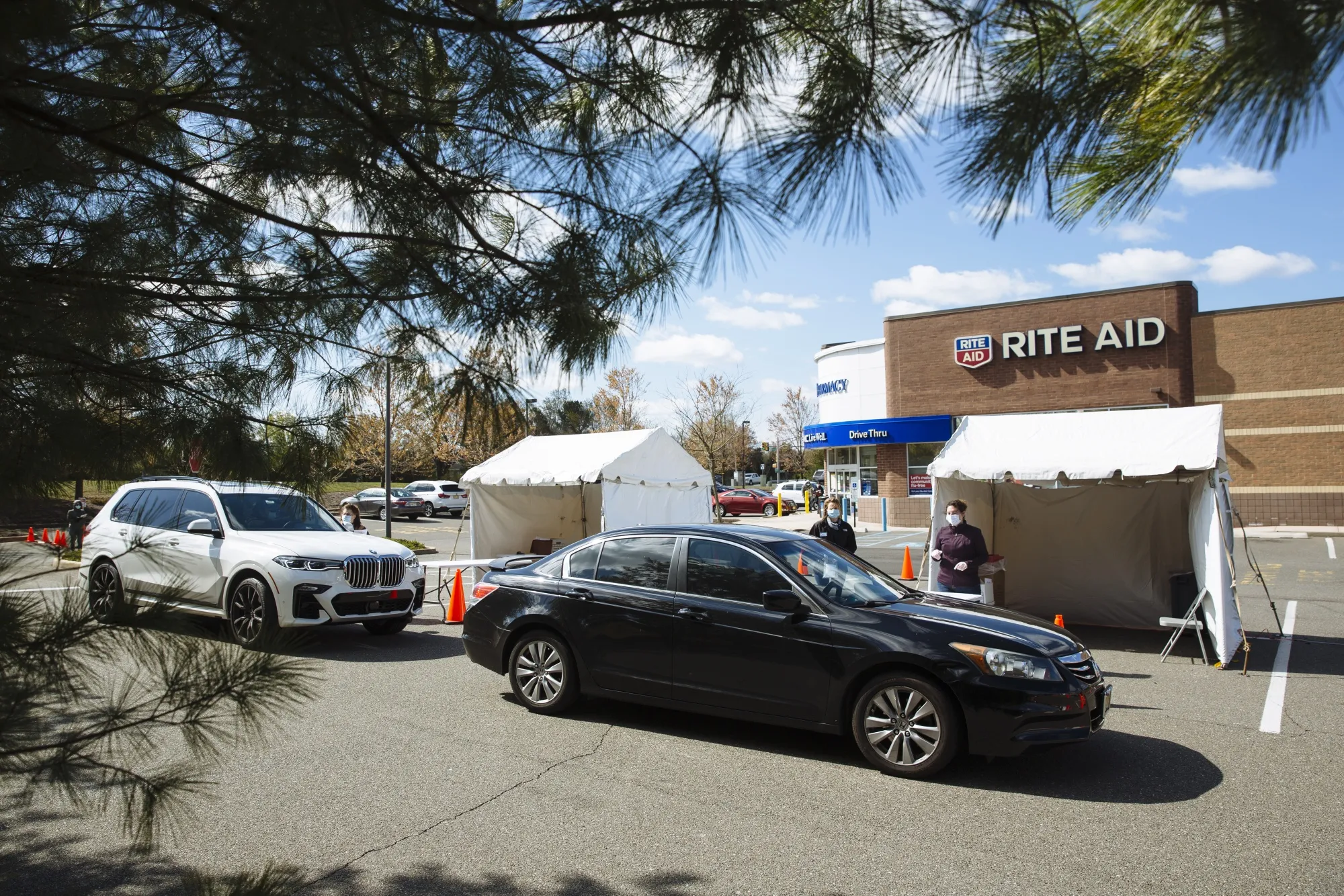 Rite Aid Withdraws 2021 Forecast Amid Pandemic Uncertainty - Bloomberg