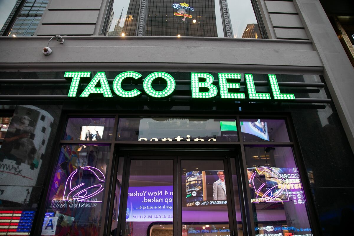 Taco Bell Owner Yum Rises After Maintaining Profit Outlook - Bloomberg