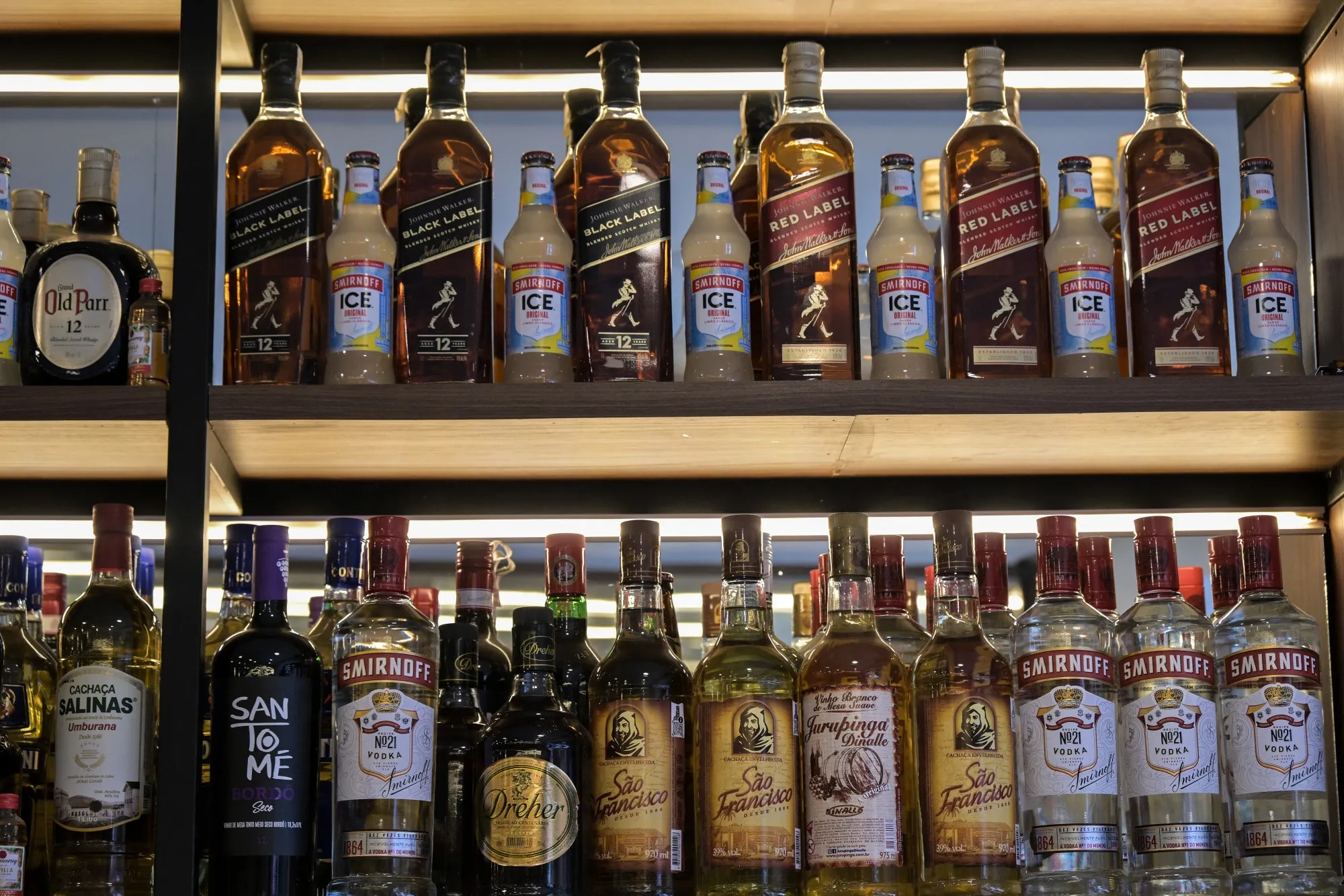 Intoxicaciones con metanol hunden ventas de bebidas en Brasil - Bloomberg