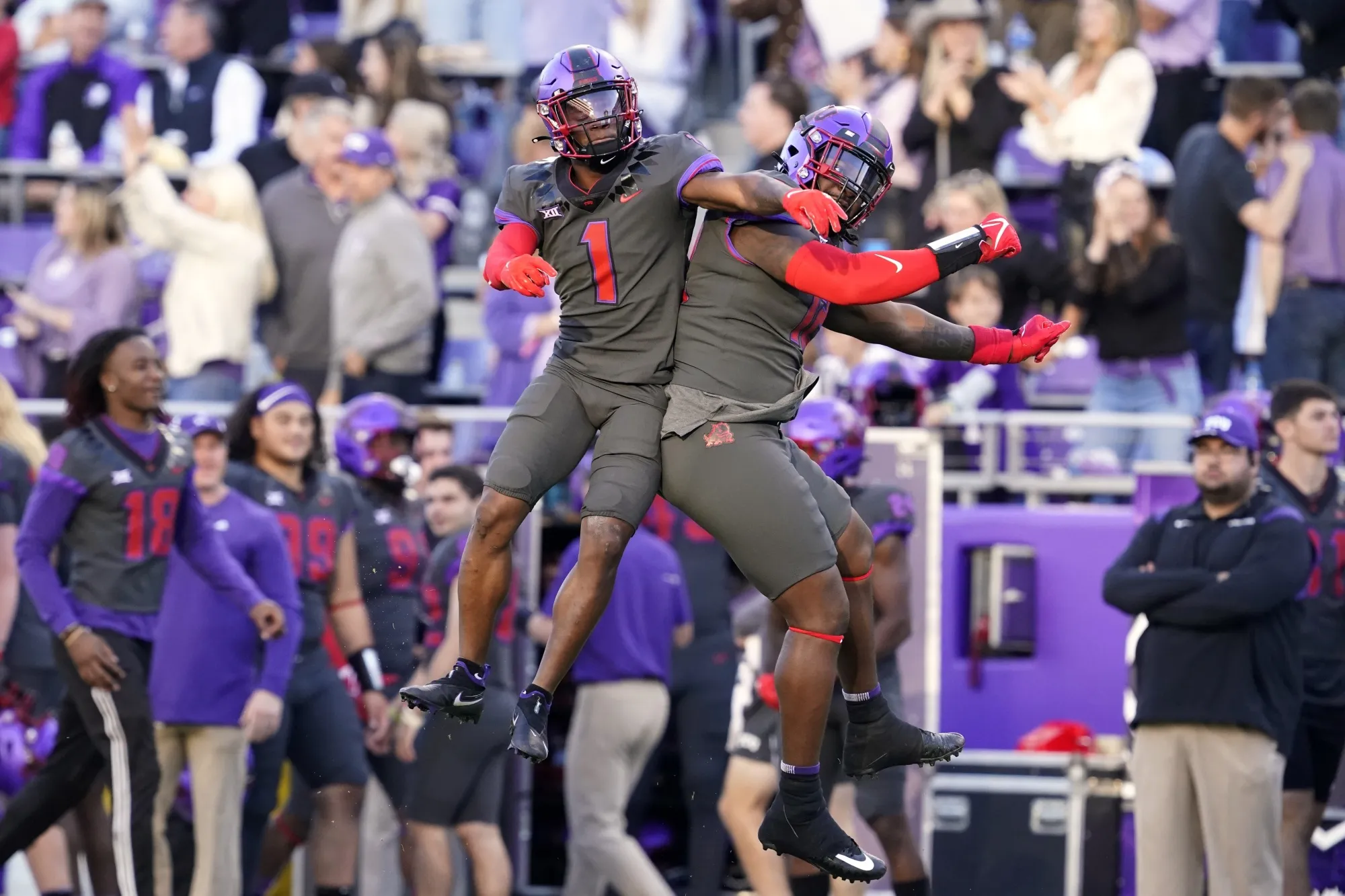 Big 12 Eyeing as Many as 9 of 10 Teams Bowl-eligible - Bloomberg