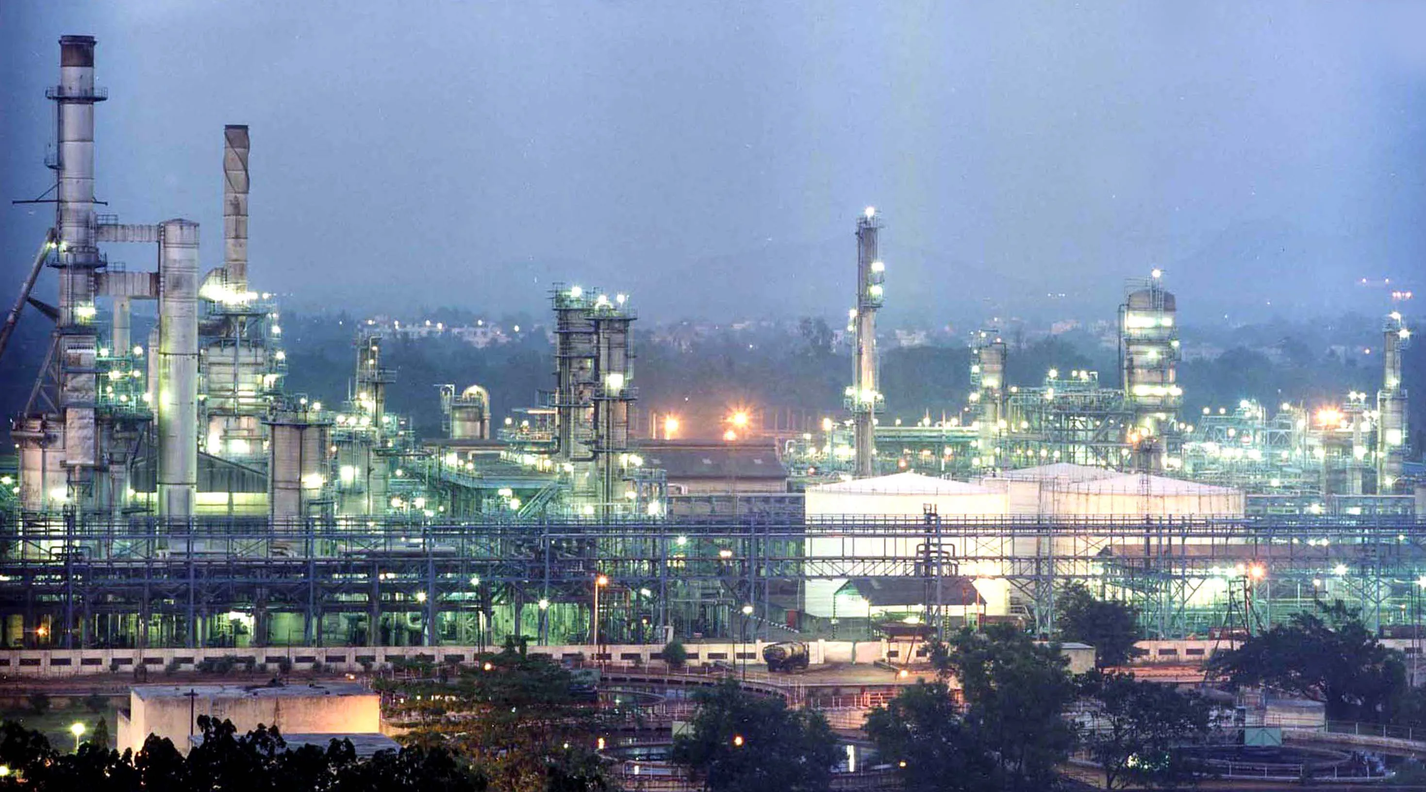 Reliance Said to Expand World’s Largest Oil-Refining Complex - Bloomberg