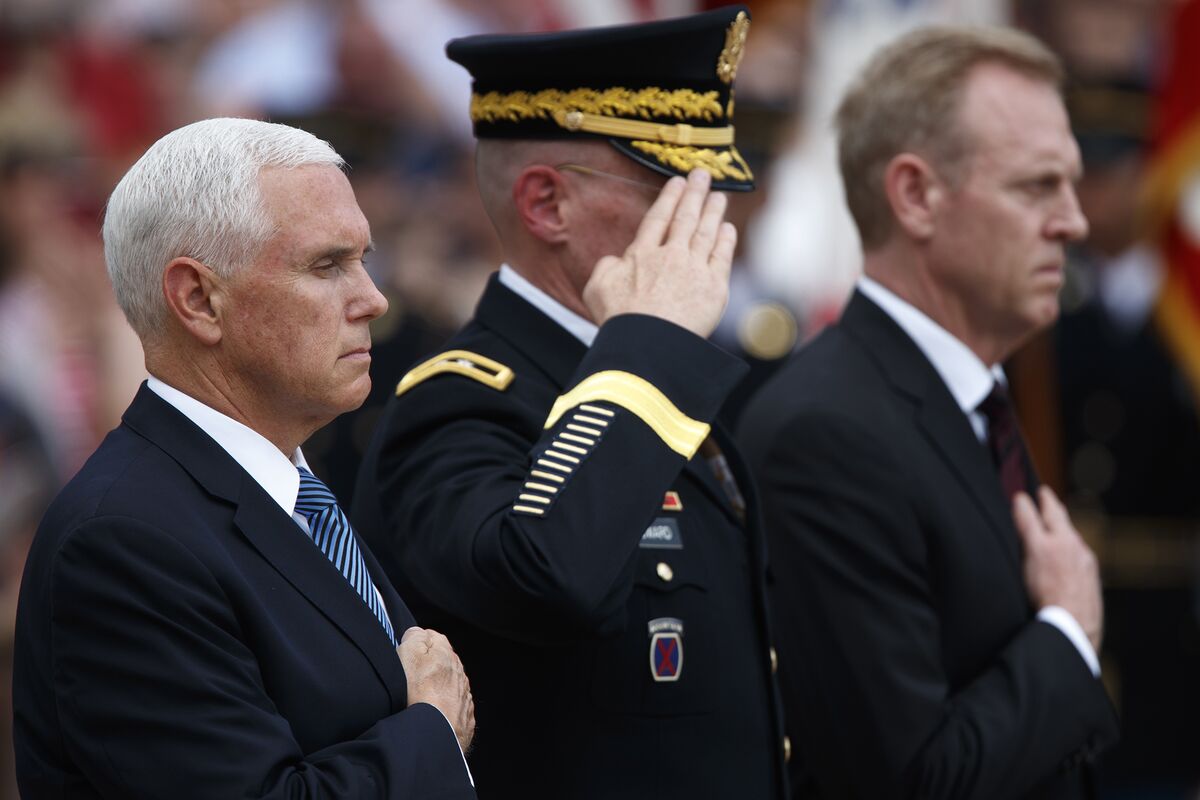 Pence Honors Fallen Service Members At Arlington Cemetery - Bloomberg