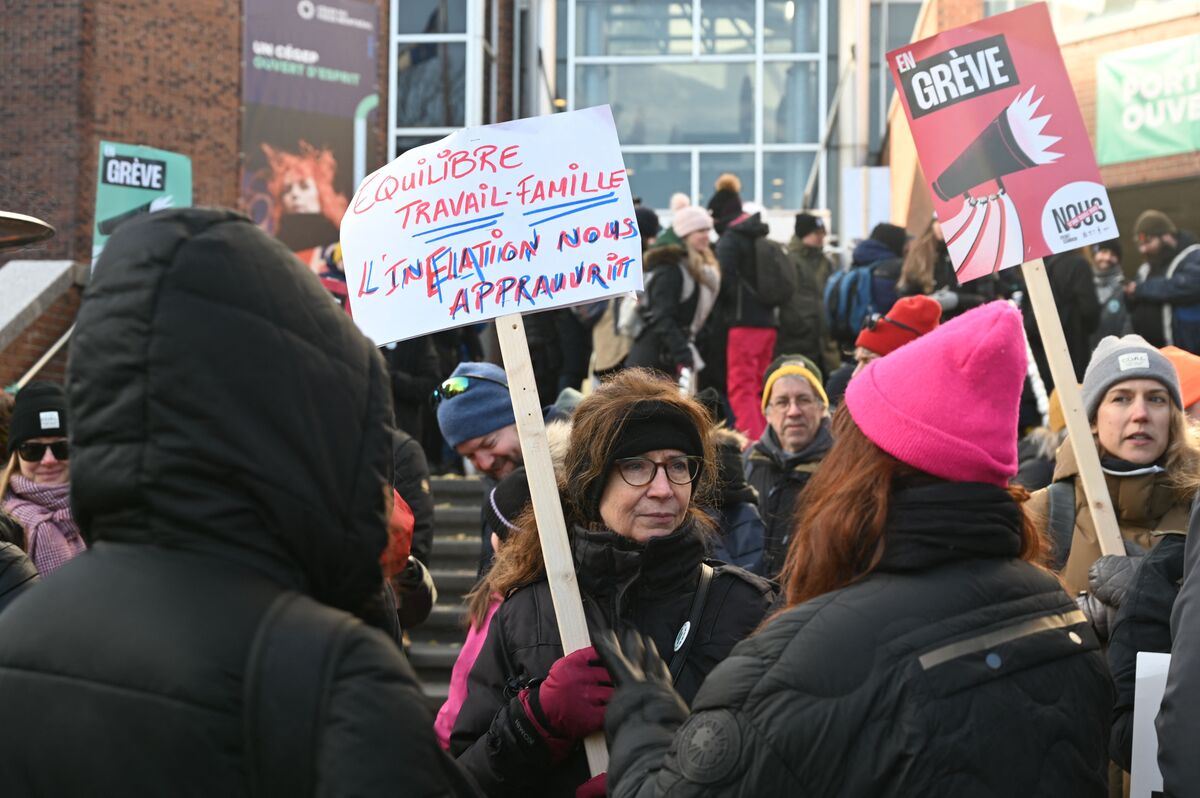 More Than 10% of Quebec’s Labor Force Is Poised to Go on Strike - Bloomberg