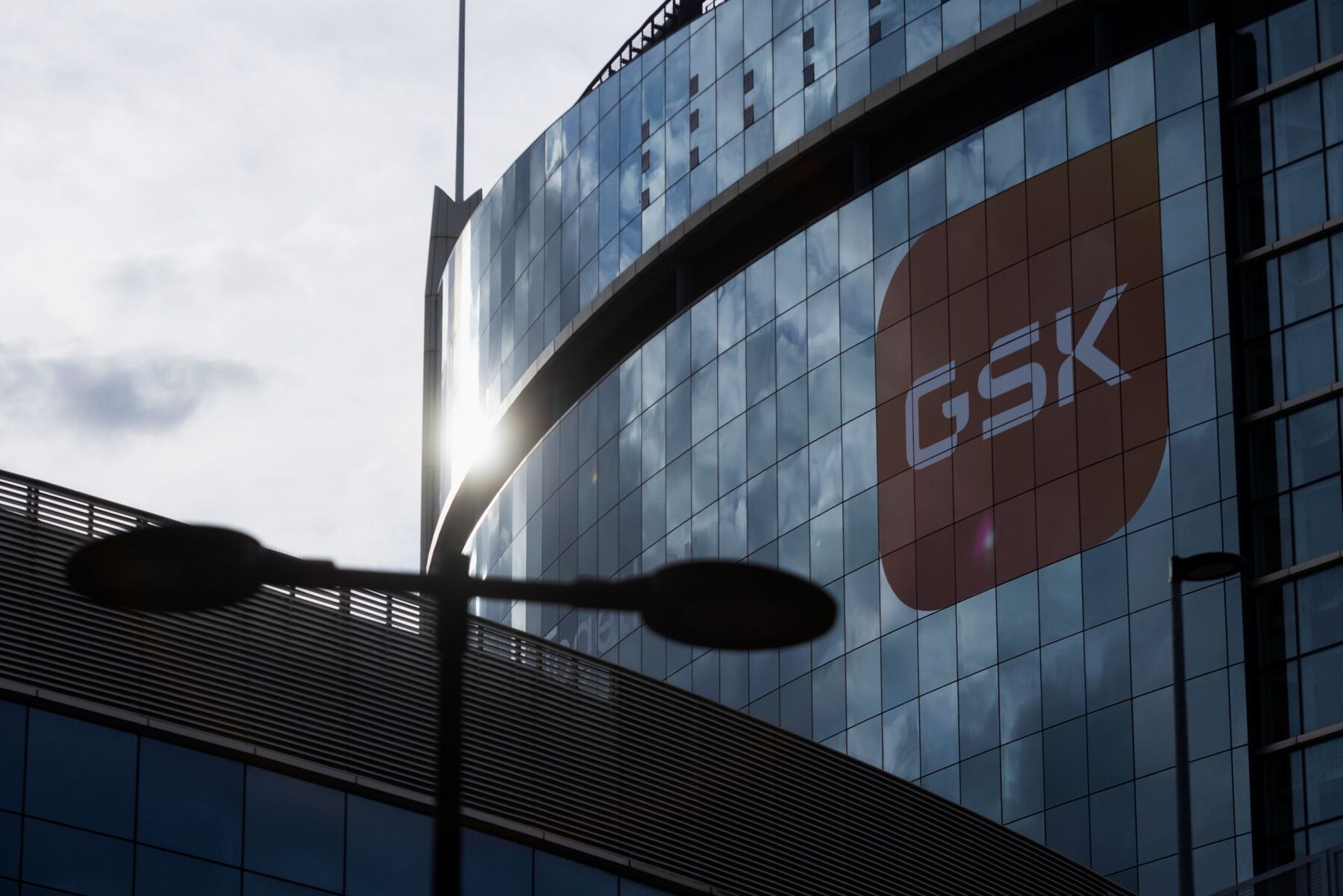 GSK RSV Vaccine Wins US Clearance for Use in Older Adults - Bloomberg