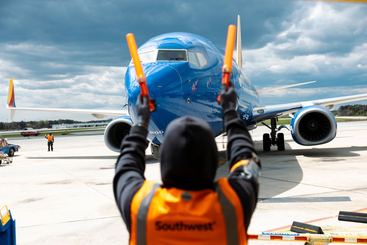 Southwest Airlines (LUV) Quarterly Profit Rises on Strong Holiday ...