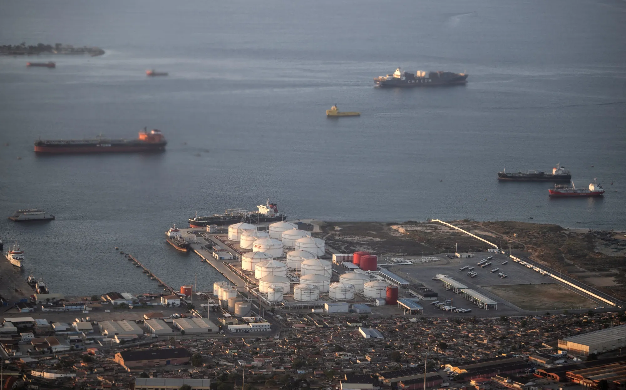 Angola’s Oil Output Rises Back Above Million-Barrel-a-Day Mark - Bloomberg