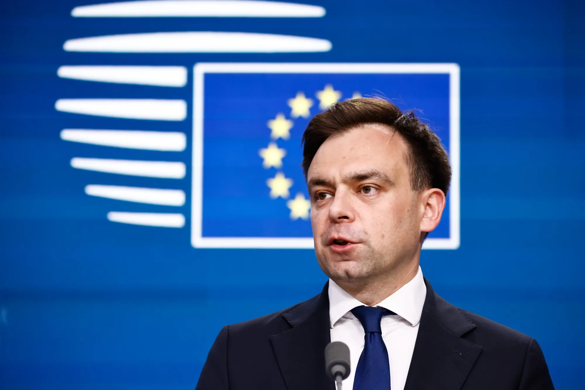 Poland’s Domanski Sees EU Defense Fund Agreement This Month - Bloomberg