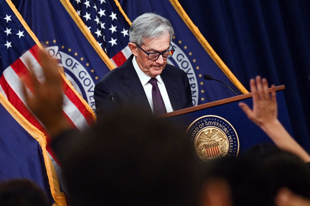 Investors on Edge as Powell’s Fate Hangs in Balance - Bloomberg