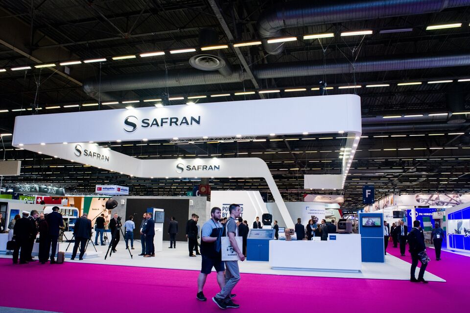 Safran in Talks for $1 Billion Raytheon Flight Control Unit - Bloomberg