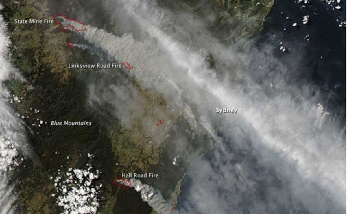 The Worst Wildfires in a Decade Pour Acrid Smoke Over Sydney - Bloomberg