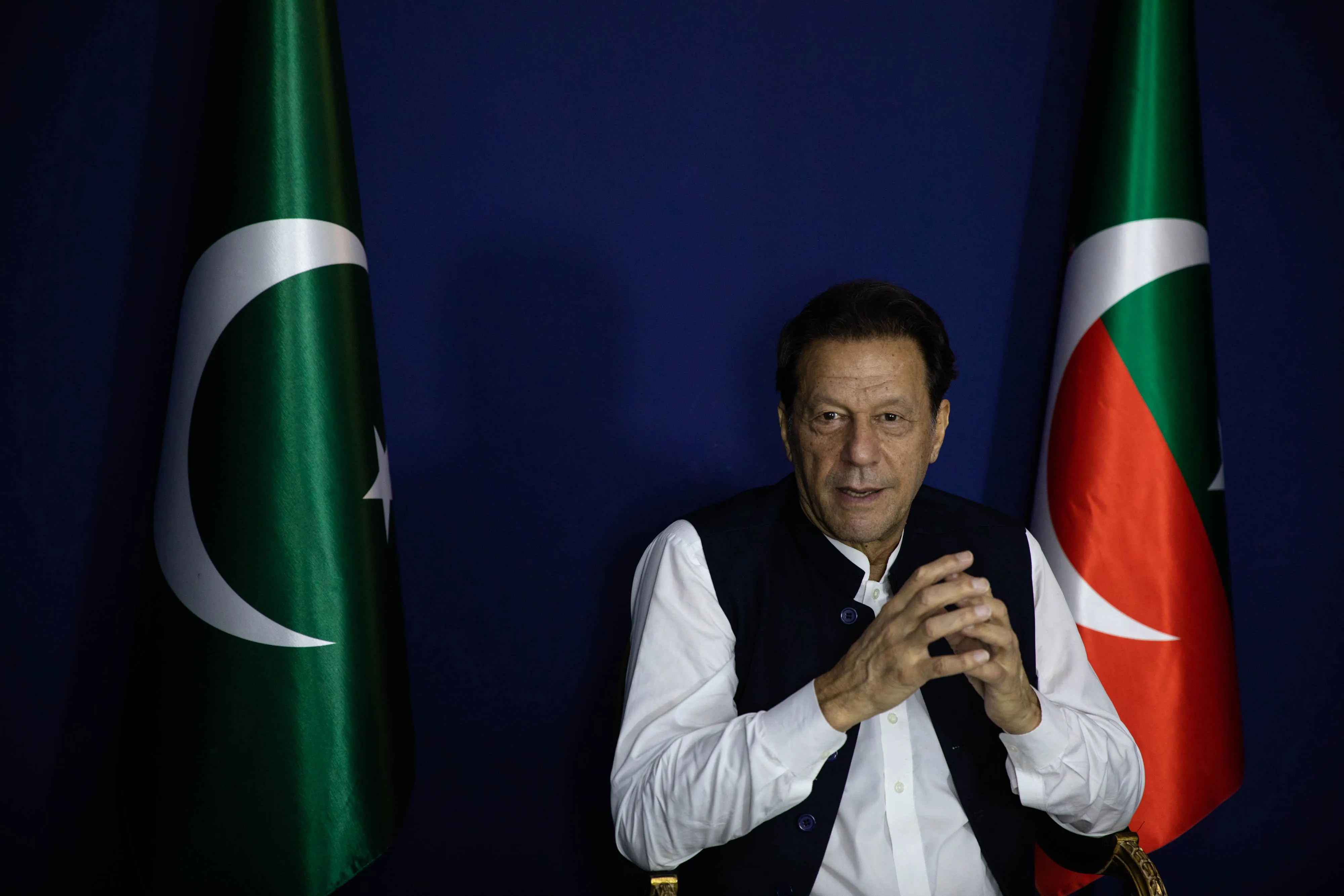 Jailed Imran Khan Favored in Survey to Run Pakistan’s Economy - Bloomberg