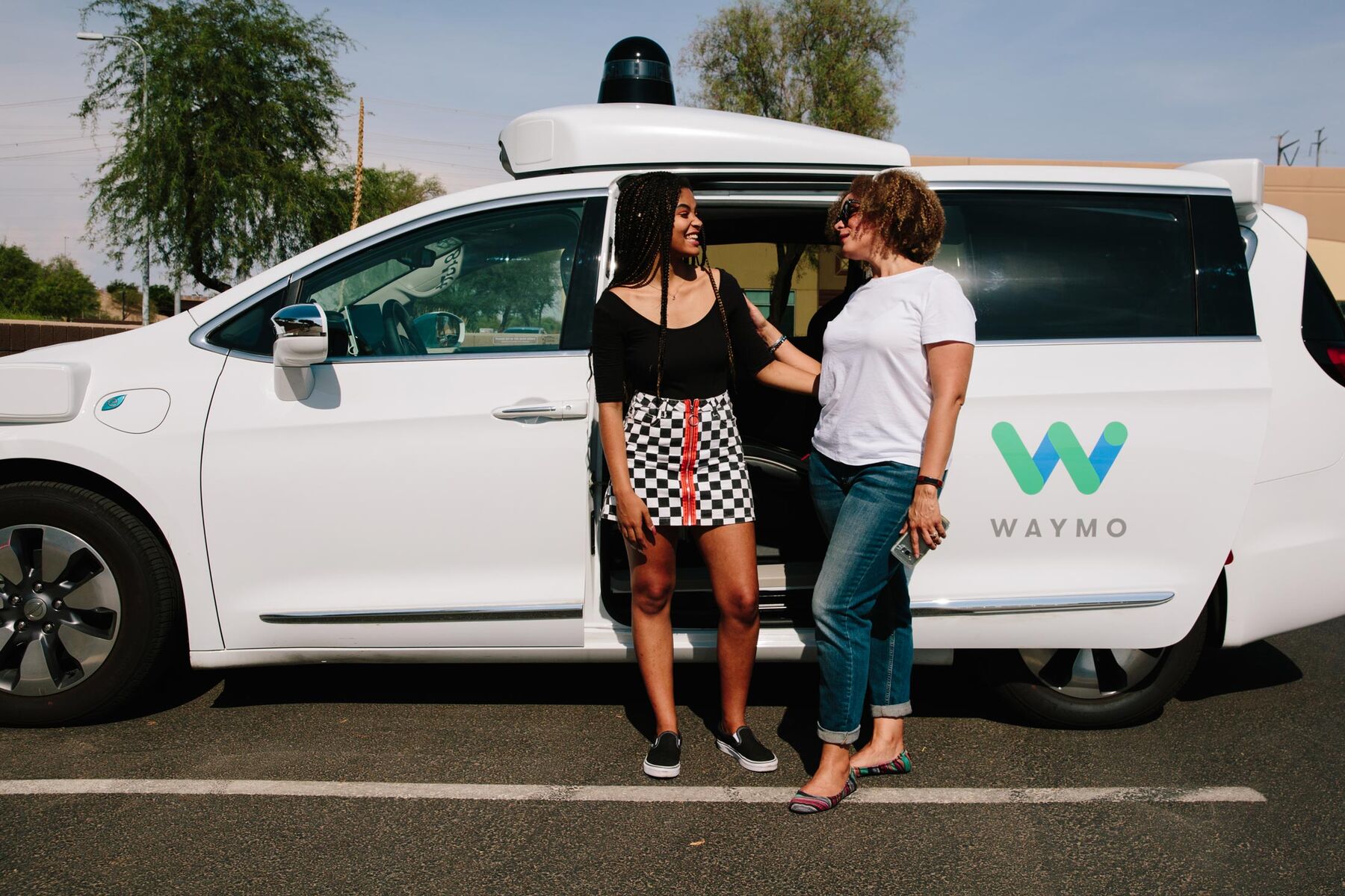 Alphabet's Waymo Tests Pricing, Teams Up With Public Transit - Bloomberg