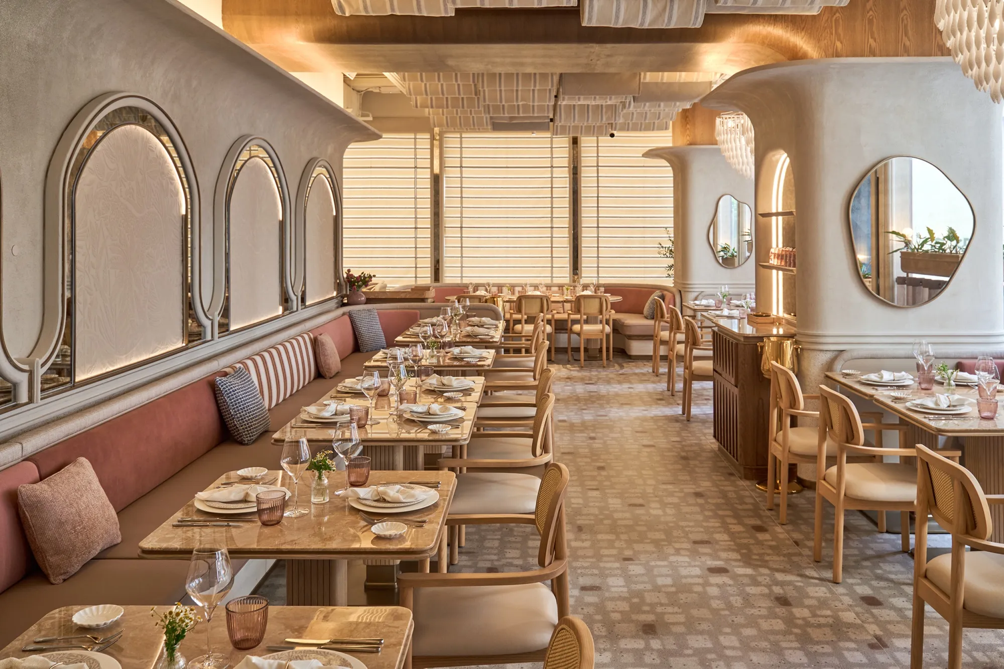 Hong Kong Chef of Vea, Wing Scores Hit With Medora in Central: Restaurant Review - Bloomberg