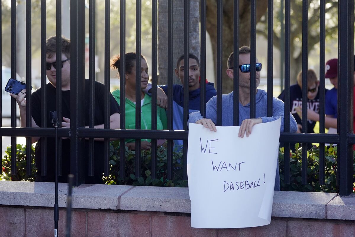 Sad, Not Shocked: MLB Fans Take Gut-punch of Canceled Games - Bloomberg