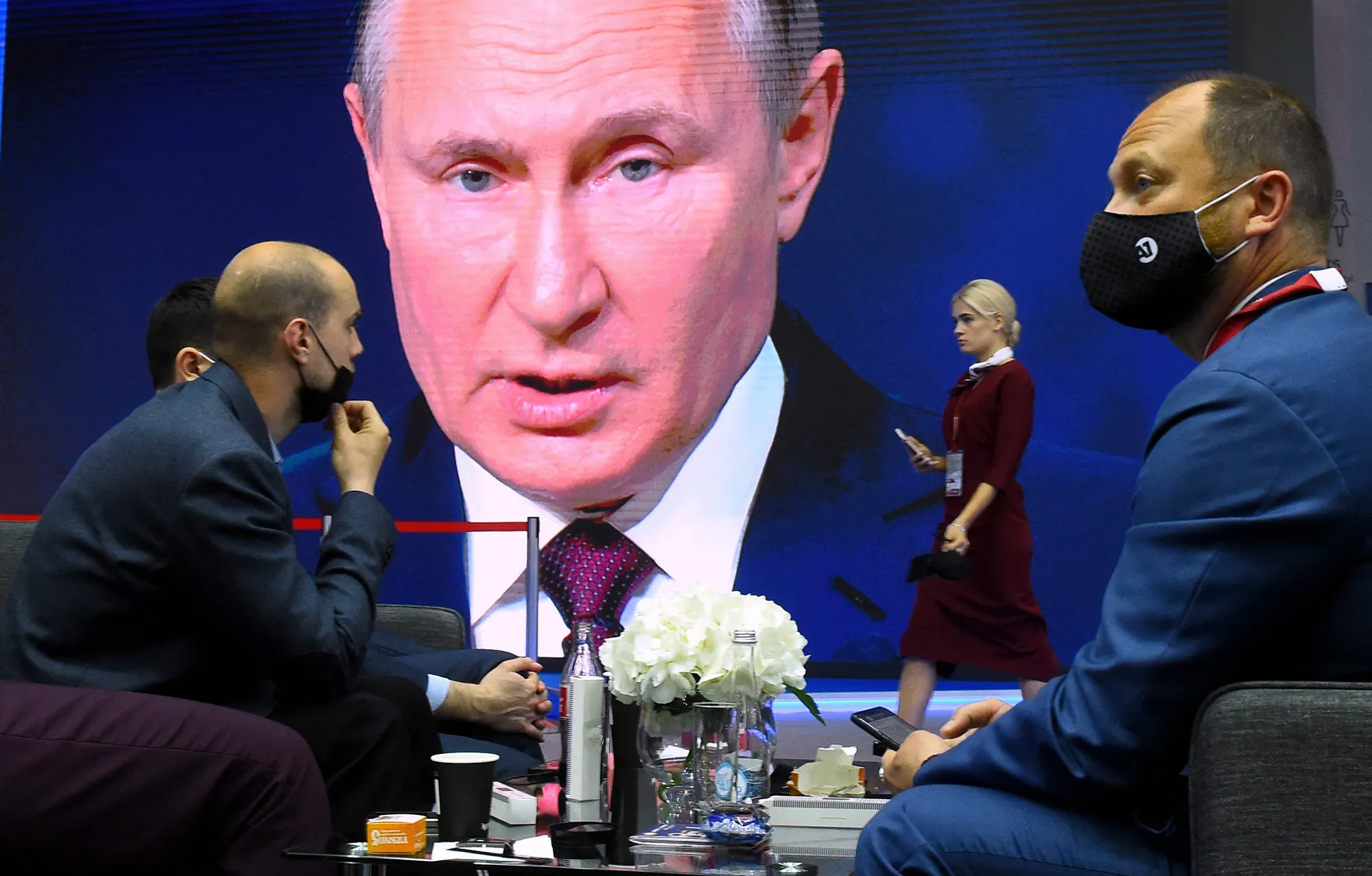 ‘Party Like a Russian’ Turns Toxic at Putin’s Flagship Forum - Bloomberg