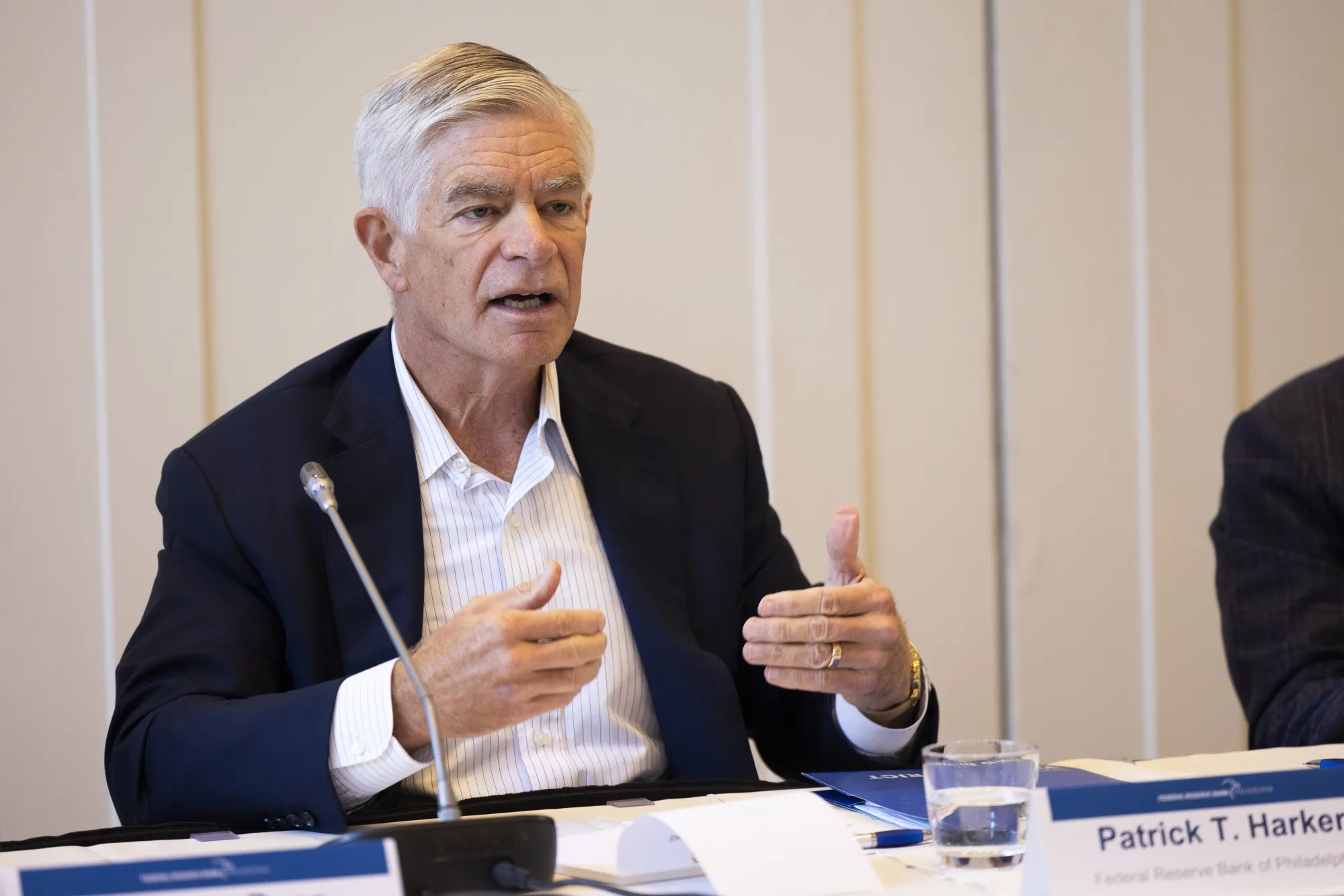 Presidente Fed Filadelfia consdiera que inflación sigue demasiado alta ...