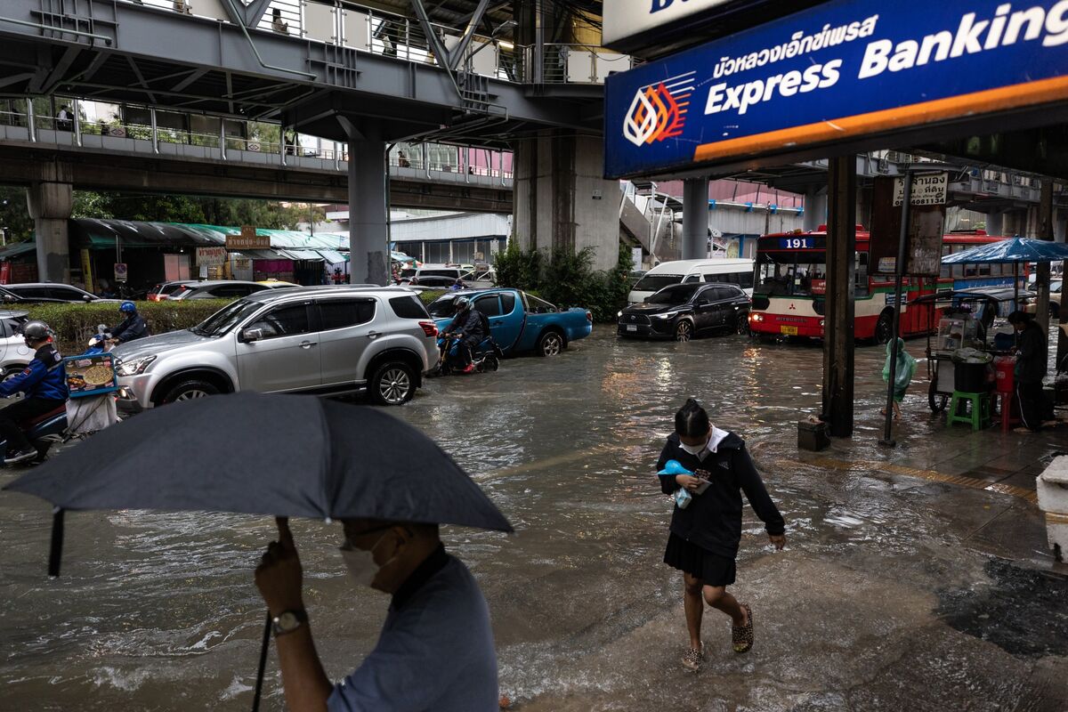 Worst Thai Flood in Years Damage Crops, Risk Tourism Revival - Bloomberg