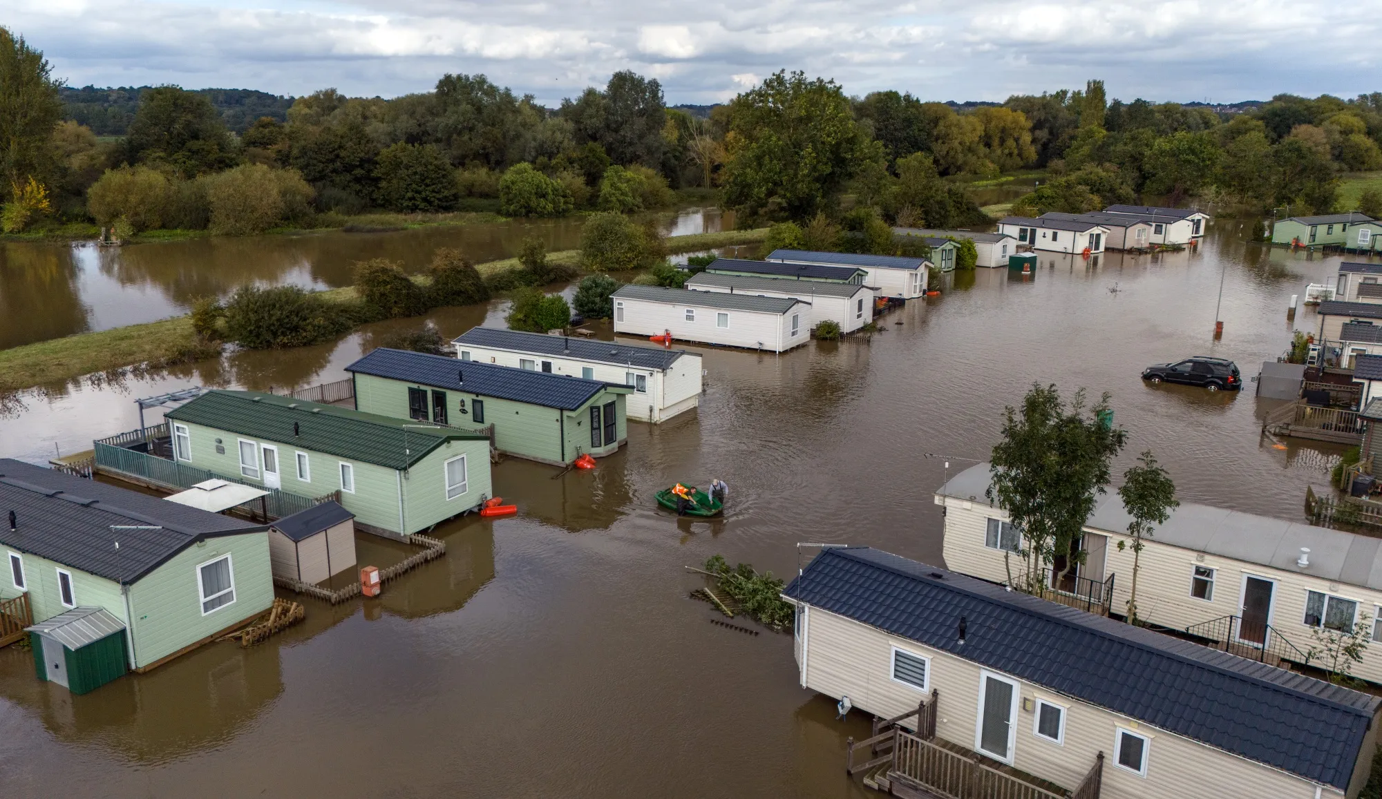 UK Braced for Heavy Rain and Strong Winds Days After Flooding - Bloomberg