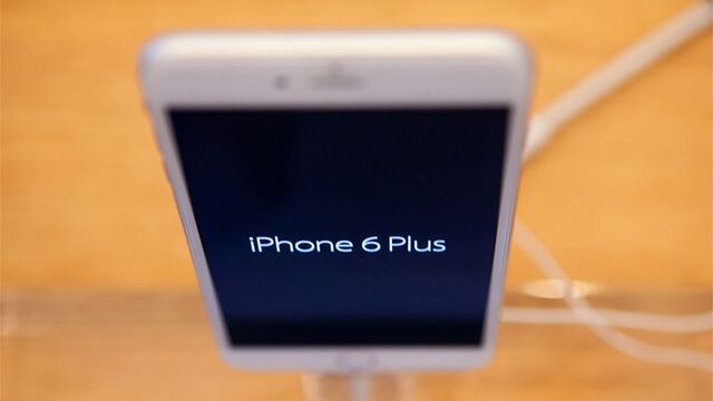 Apple Gets More Time to Fight Order to Unlock iPhone - Bloomberg