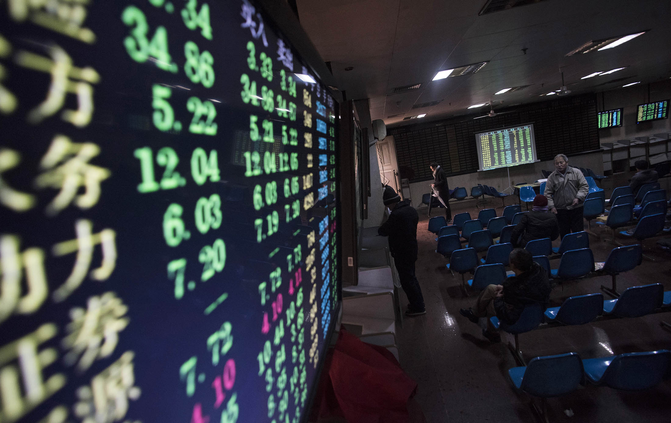 Chinese Stocks Cap Their Biggest Weekly Decline in Eight Months - Bloomberg