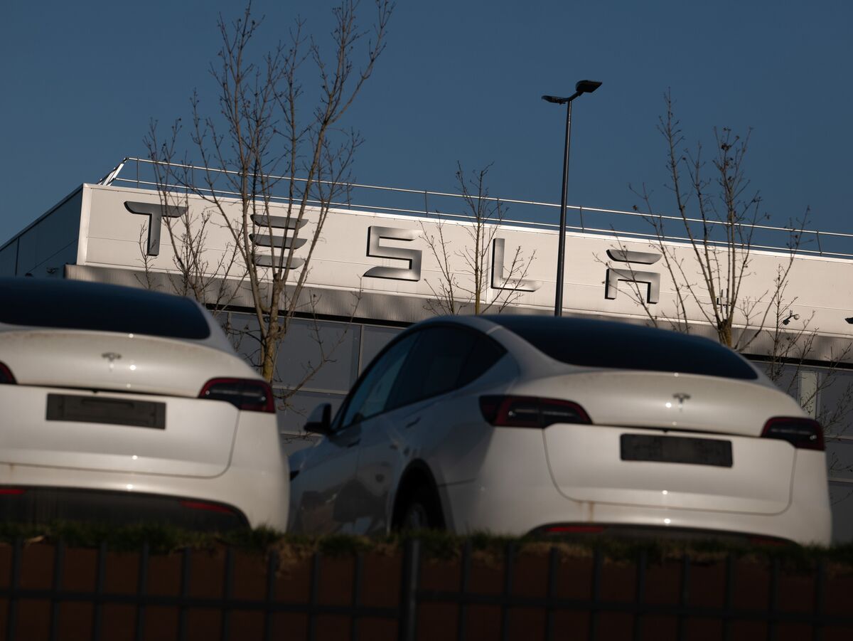Tesla Sales Plunge 67% to an Almost Three-Year Low in France - Bloomberg