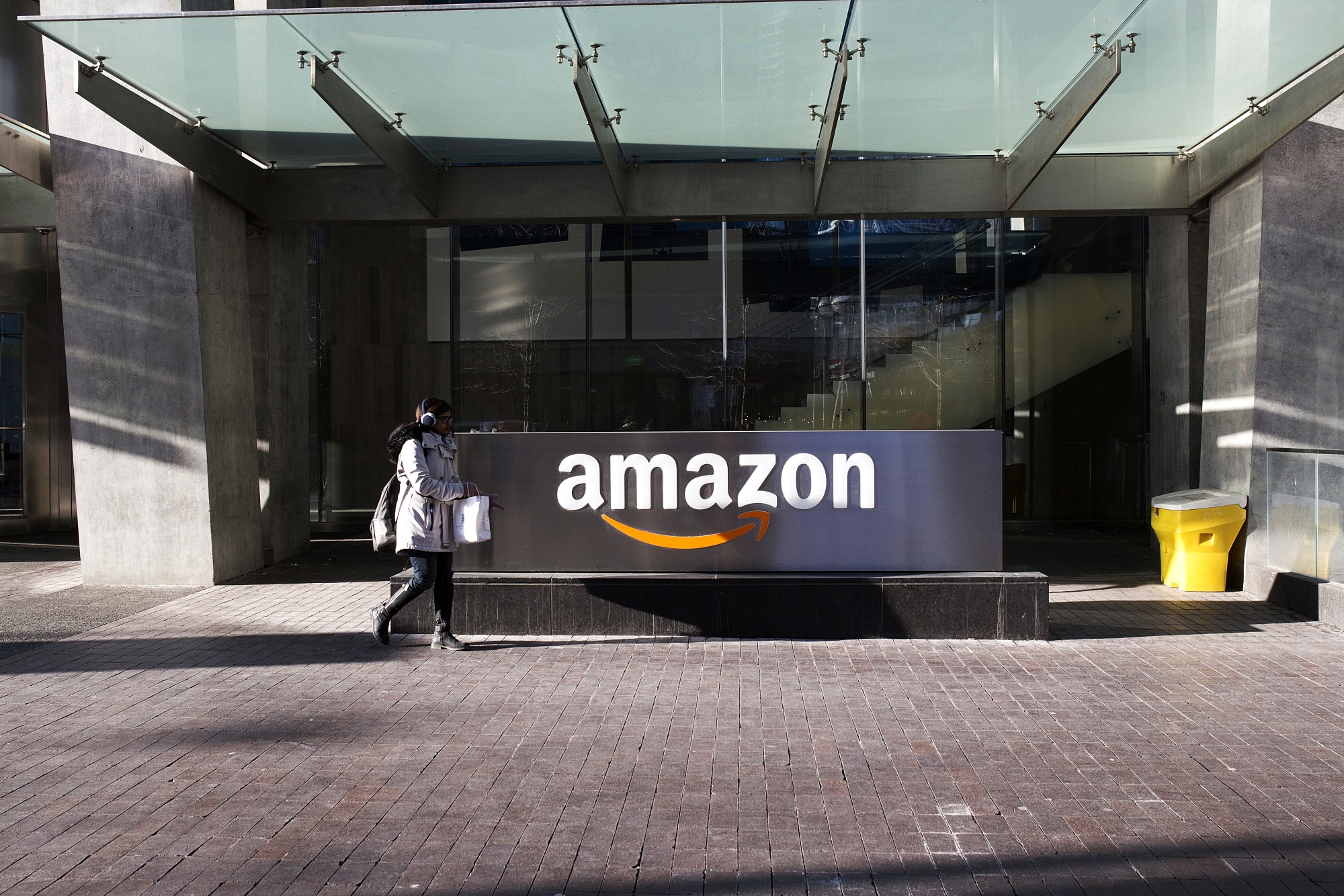 Amazon ‘Abuse of Dominance’ Concerns Trigger Probe in Canada - Bloomberg
