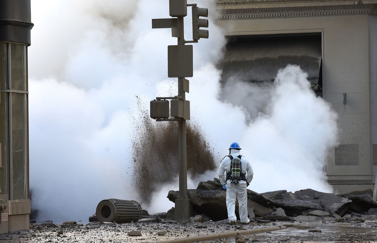 Steam Pipe Explosion in Manhattan, New York Flatiron; No Injuries ...