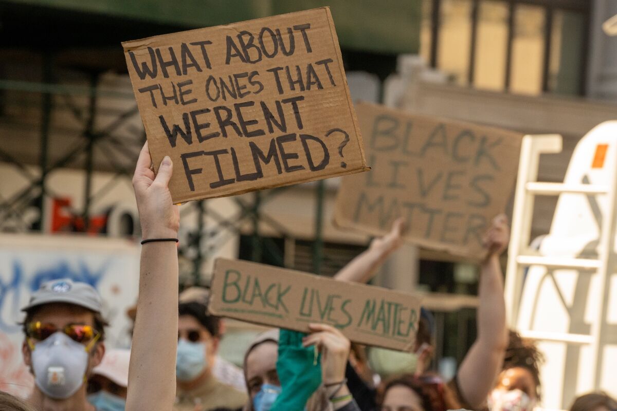 Don’t Let the Police Hide Their Bad Behavior - Bloomberg