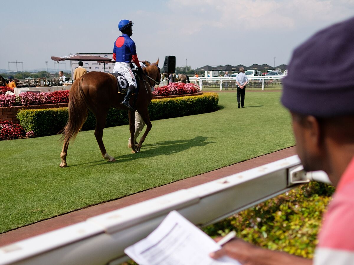 South Africa’s Richest Family Gives Horseracing a Lifeline - Bloomberg