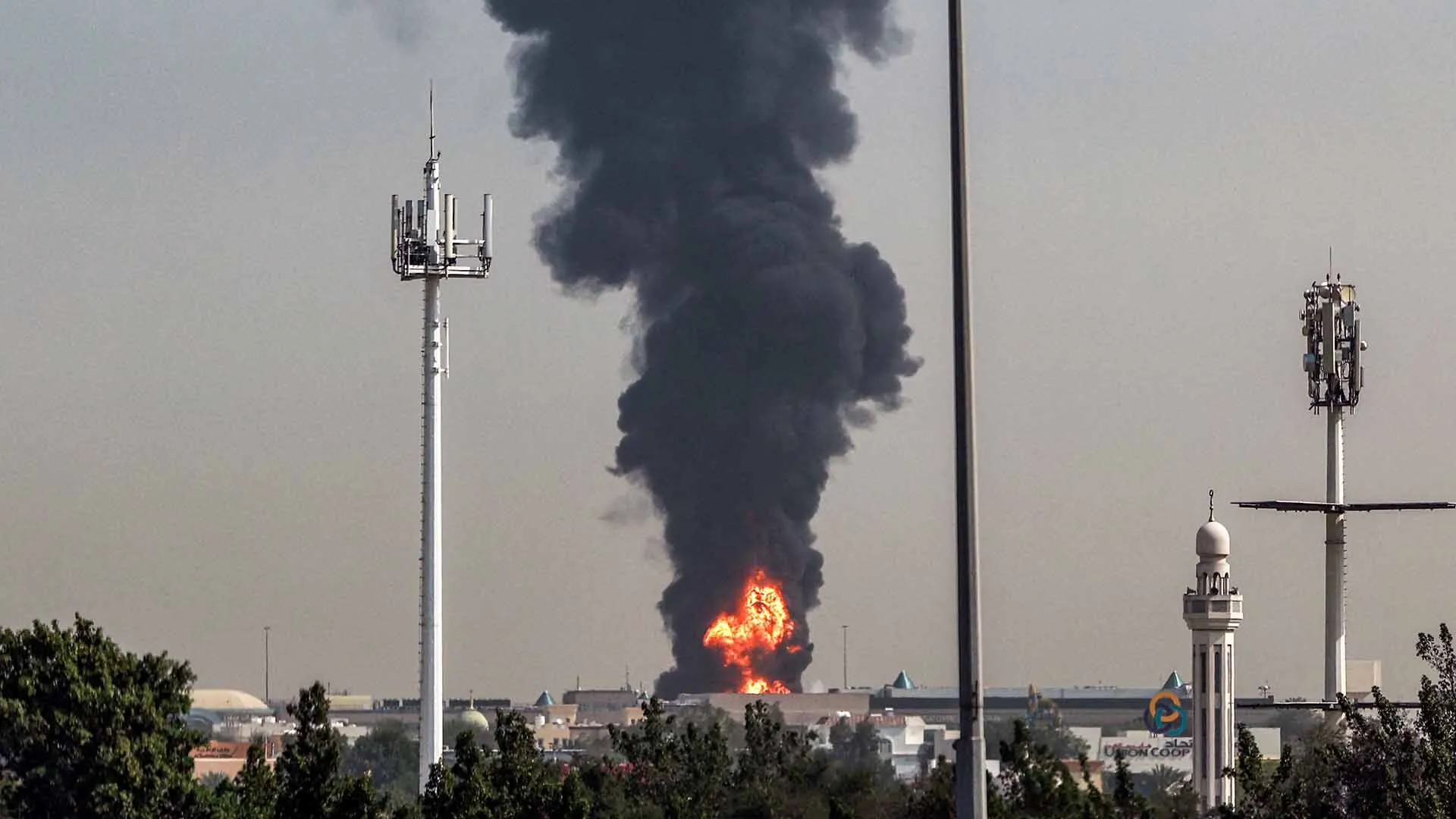 Watch UAE Gas Field Set Ablaze as Iran Strikes Continue - Bloomberg